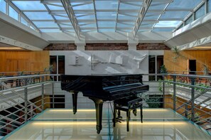 Este piano bar 