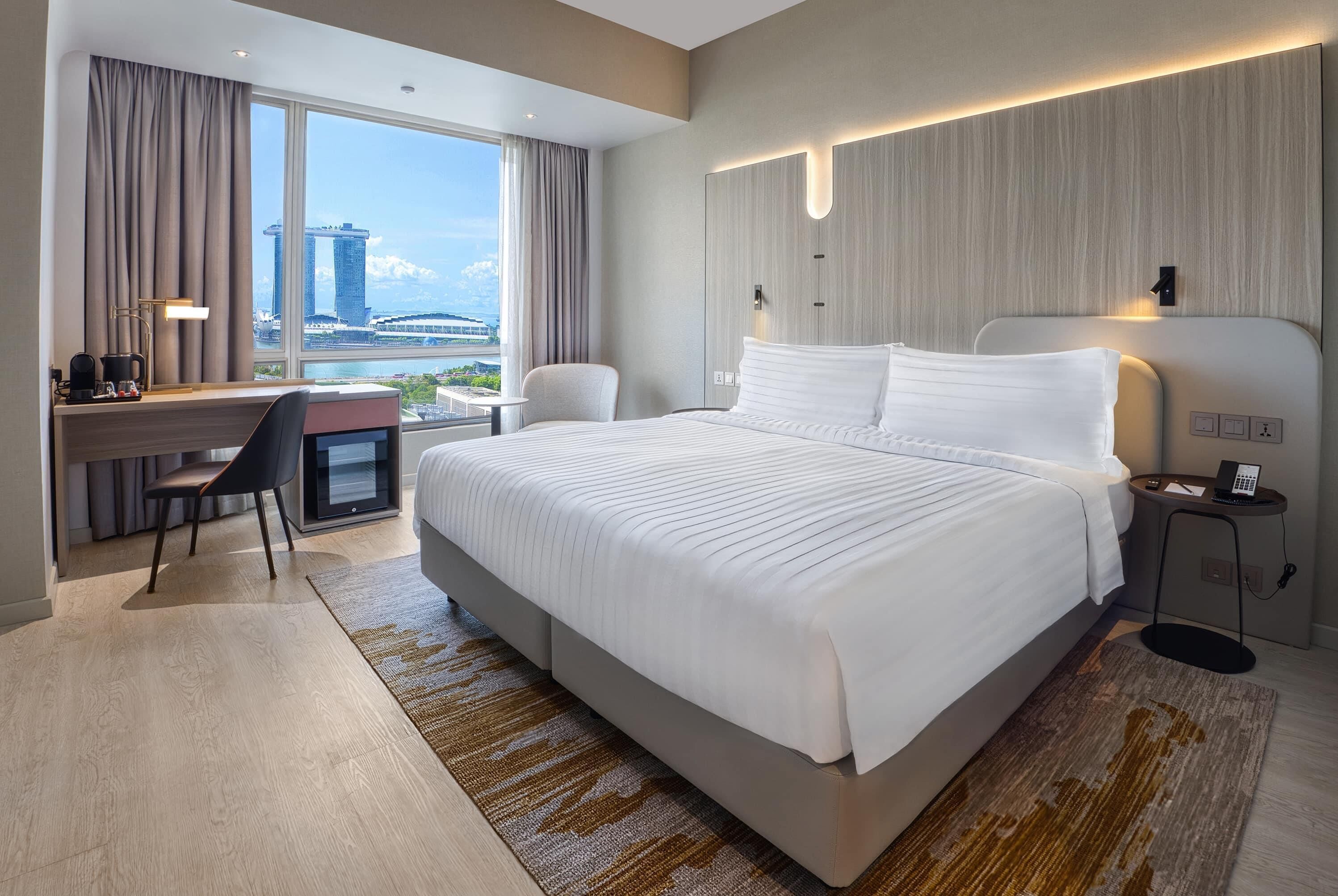 Quarto Premier, 1 cama king-size (Marina Bay View) | Minibar, cofre com capacidade para portátil, secretária 