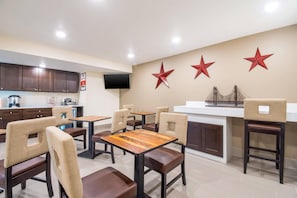 Café da manhã para viagem grátis todos os dias