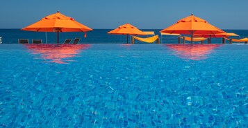 2 piscinas exteriores