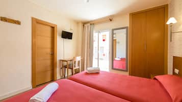 Quarto casal | Escrivaninha, Wi-Fi de cortesia, roupa de cama