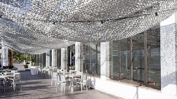 Pequeno-almoço tipo buffet diário incluído
