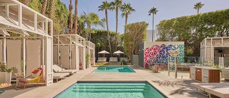 2 piscinas exteriores