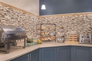 Pequeno-almoço tipo buffet diário incluído 