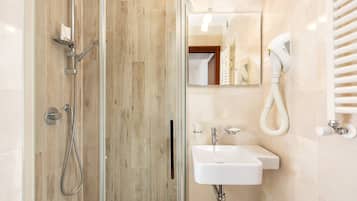 Quarto Duplo ou Twin Comfort | Casa de banho | Artigos de higiene pessoal grátis, um secador de cabelo