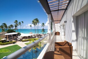 Luxury Chairman Two Bedroom Suite Ocean Front Diamond Club | Roupa hipoalergénica, minibar grátis, cofre no quarto, secretária 