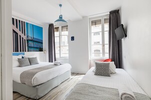 Quarto triplo | 1 quarto, escrivaninha, quartos à prova de som, Wi-Fi de cortesia