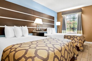 Quarto, acessível | Roupas de cama premium, edredons de pluma, escrivaninha