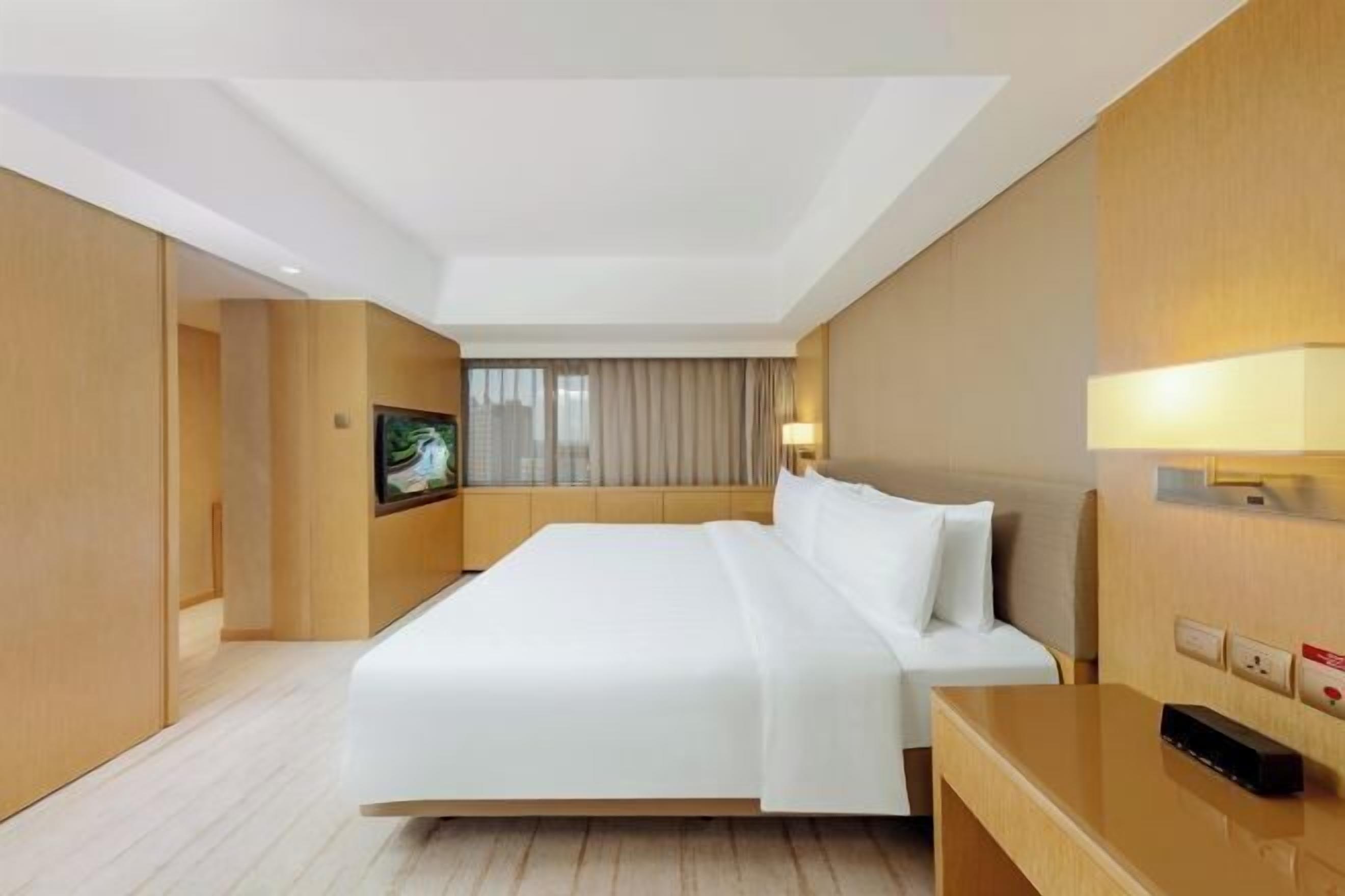 Roupa de alta qualidade, minibar, cofre com capacidade para portátil 