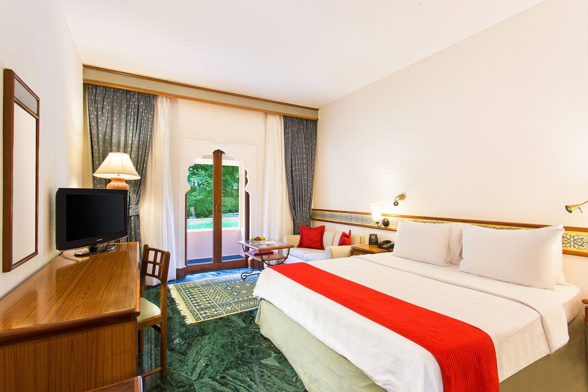 Suite | Roupa hipoalergénica, minibar, cofre no quarto, secretária 