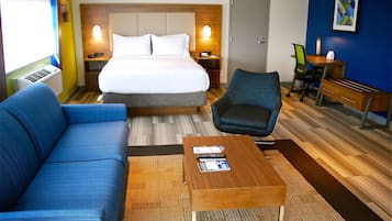 Suite, 1 cama queen-size | Cofre com capacidade para portátil, secretária