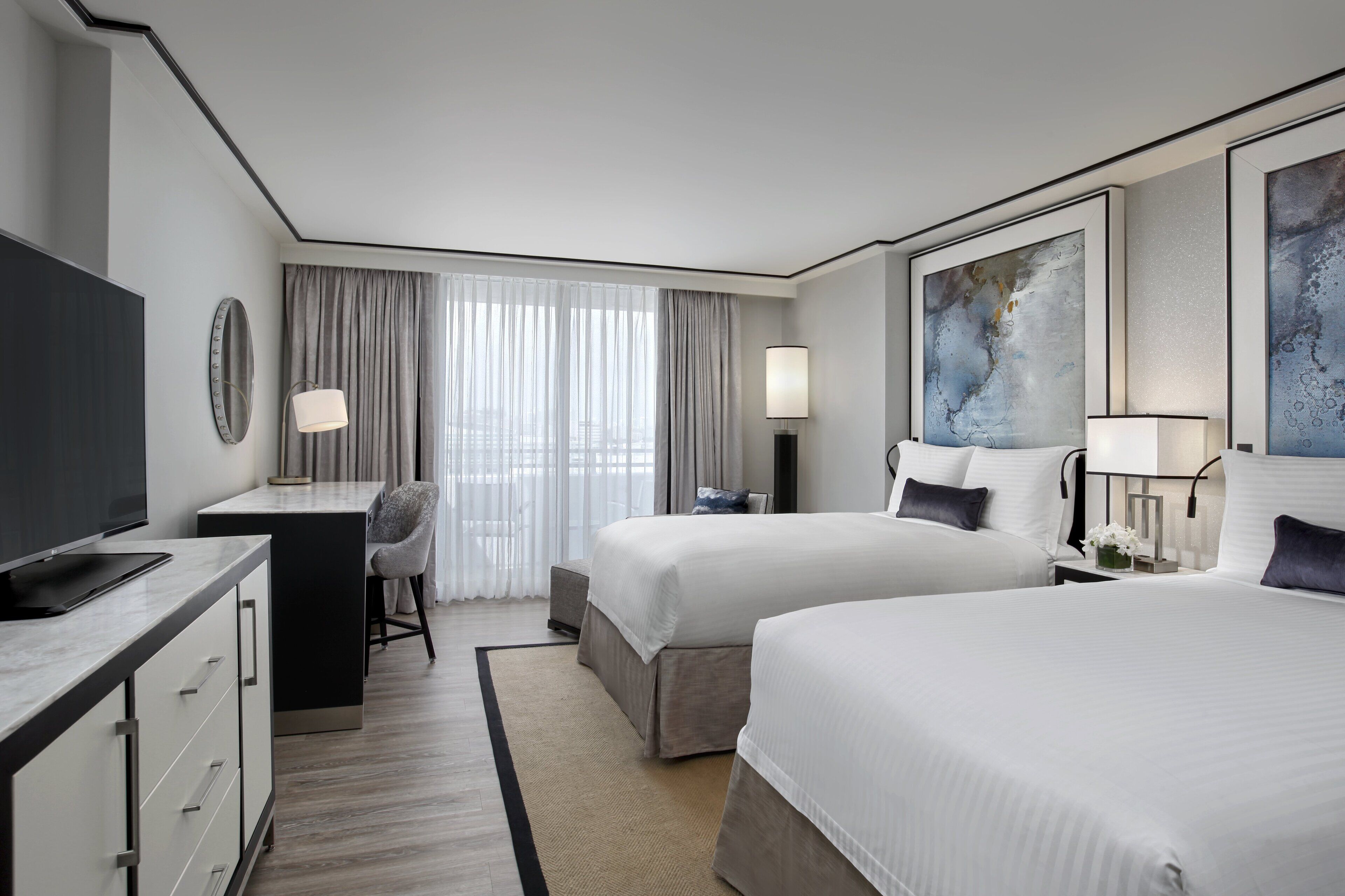 Quarto, 2 camas de casal, vista parcial para o oceano | 1 quarto, roupas de cama premium, edredons de pluma, cofres nos quartos