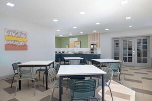 Café da manhã continental grátis todos os dias