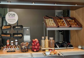 Café da manhã com buffet todos os dias mediante uma taxa