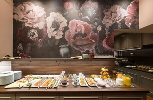 Café da manhã com buffet todos os dias mediante uma taxa