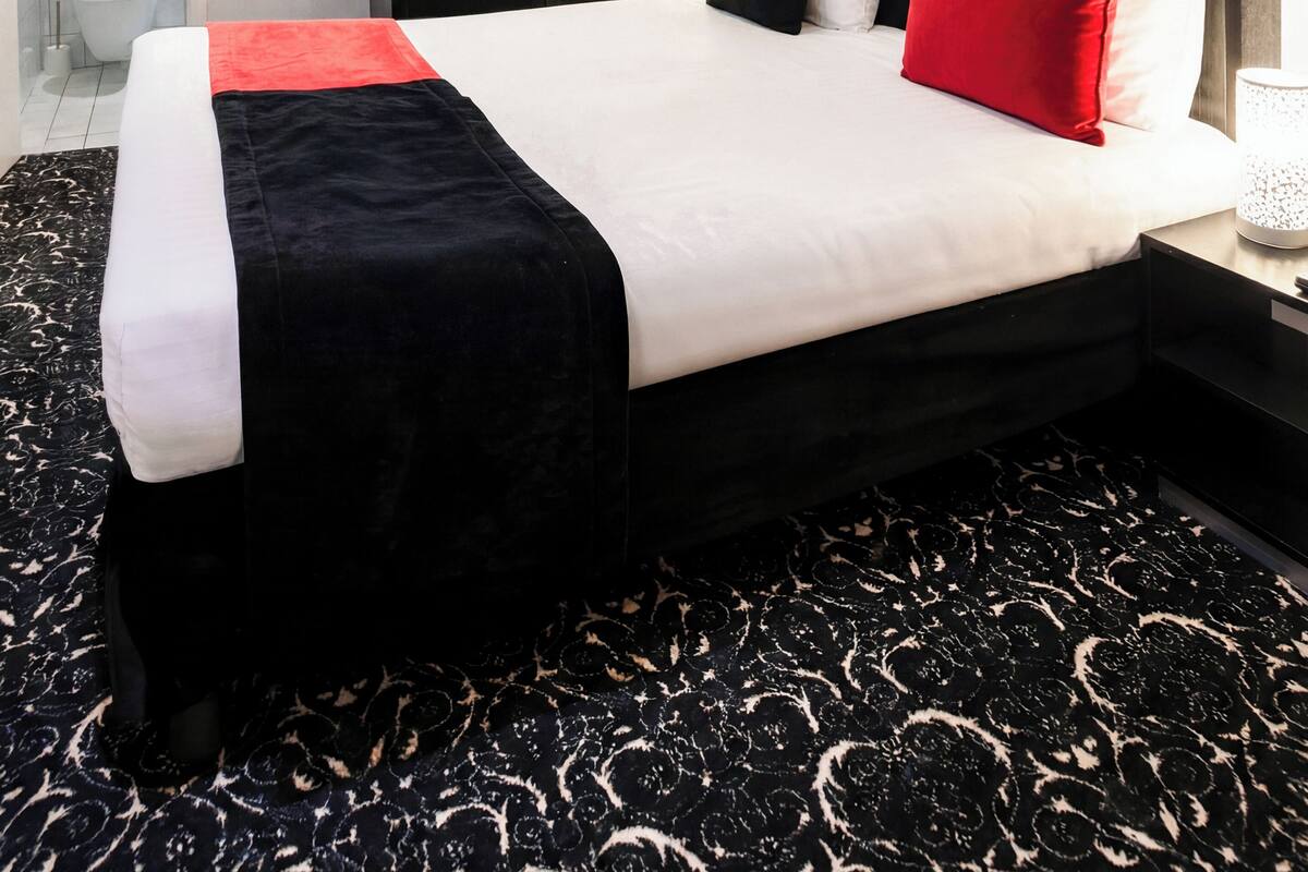 Quarto triplo | Roupas de cama premium, cofres nos quartos, escrivaninha