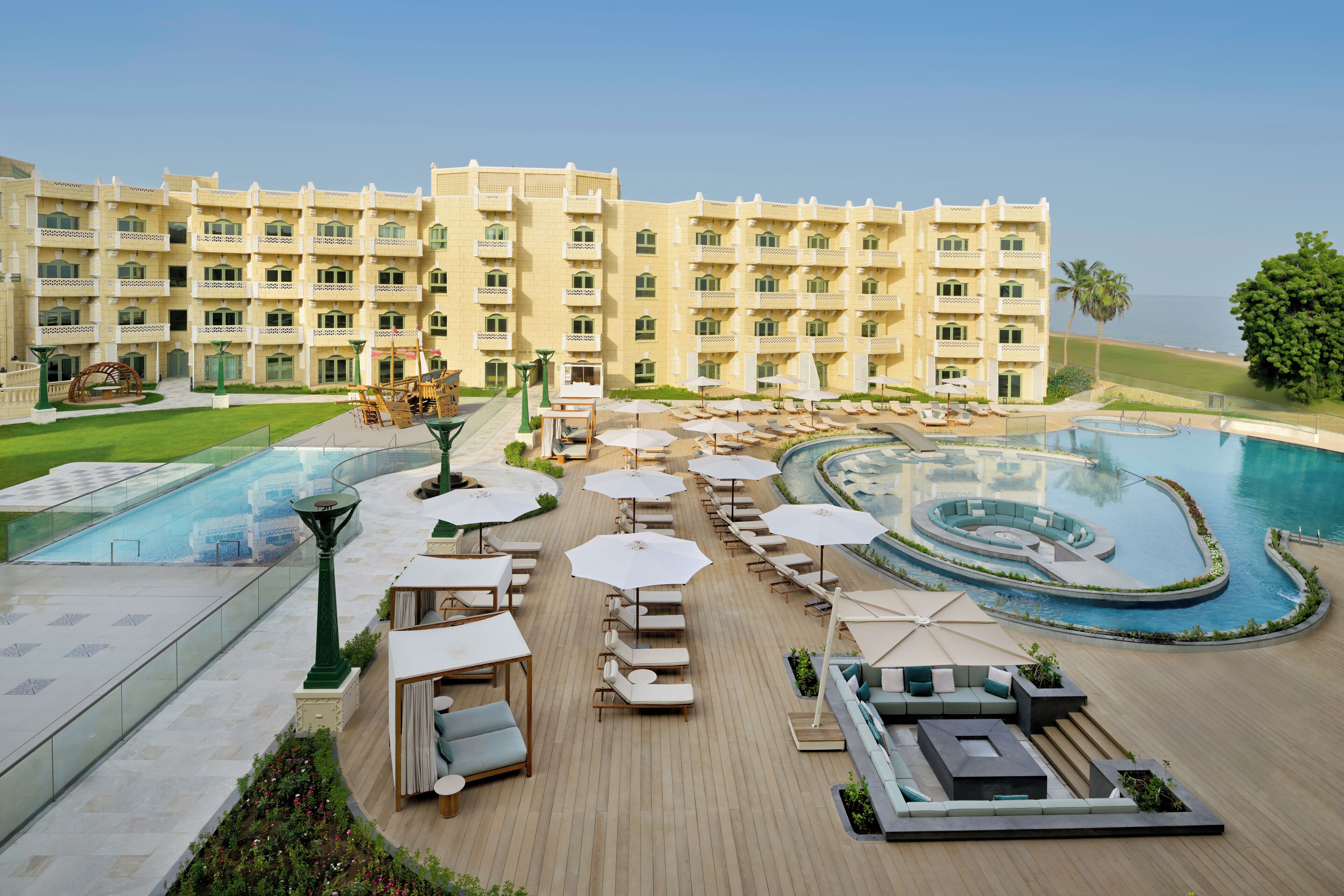 Quarto, 1 cama King, vista para a piscina | Vista da sacada