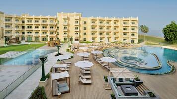 Quarto, 1 cama King, vista para a piscina | Vista da sacada