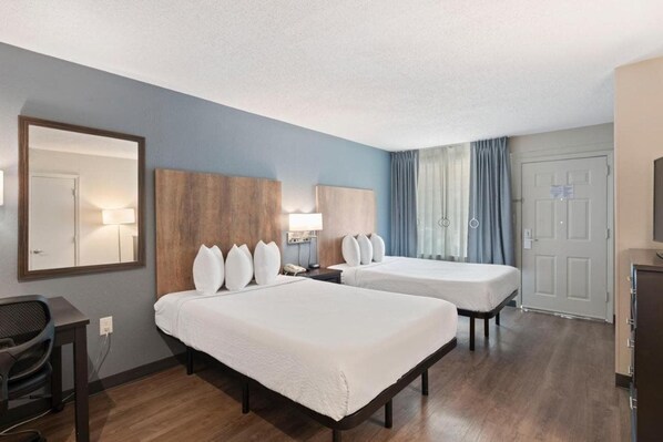 Escrivaninha, ferros/tábuas de passar roupa, Wi-Fi de cortesia