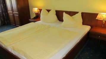 Quarto casal | 1 quarto, escrivaninha, espaço de trabalho para notebook