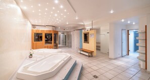 Banheira de hidromassagem interior