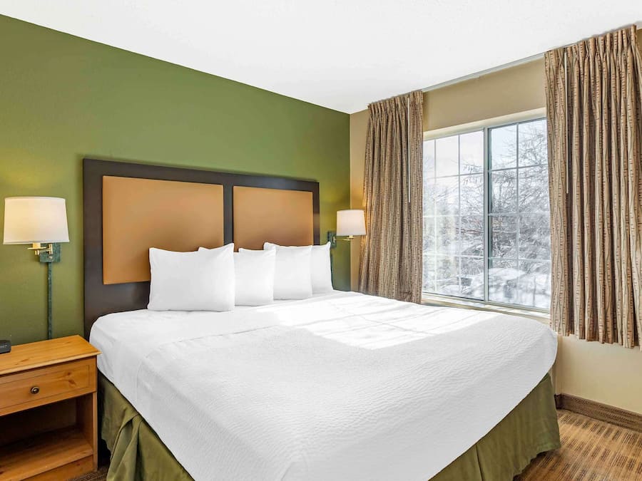 Estúdio Deluxe, 1 cama king-size e sofá-cama, não fumadores | Secretária adequada para computadores portáteis, ferro/tábua de engomar