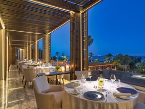 4 restaurantes, pequenos-almoços servidos, cozinha italiana 