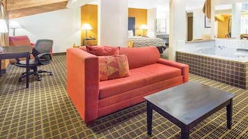 Suite-Estúdio Deluxe, 1 cama king-size, não fumadores | Secretária adequada para computadores portáteis, ferro/tábua de engomar