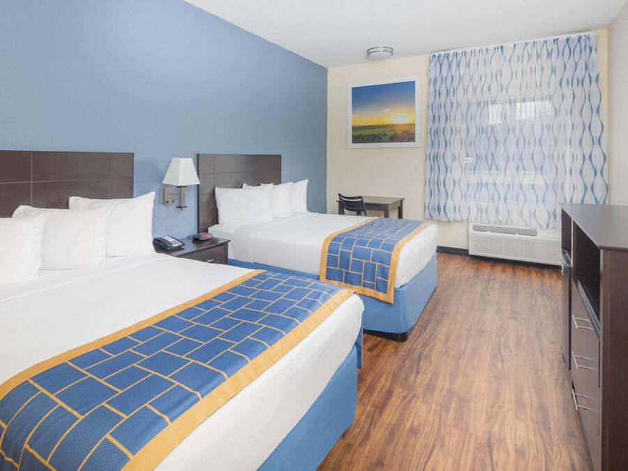 Quarto, 2 camas de casal, não fumadores | Cortinas/cortinados opacos, quartos insonorizados