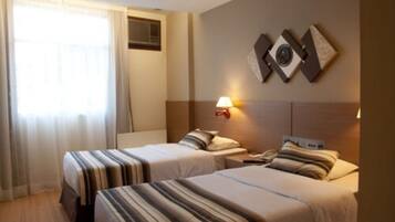 Suite, 2 camas individuais | Minibar, cofre com capacidade para portátil