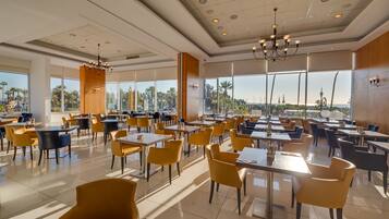 Café da manhã, almoço e jantar