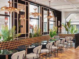 Pequeno-almoço tipo buffet diário (16 EUR por pessoa)