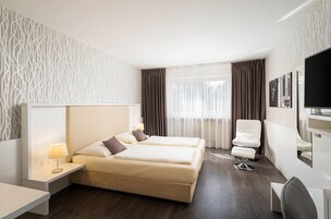 Quarto standard, 1 cama de casal | Roupas de cama antialérgicas, cofres nos quartos, escrivaninha