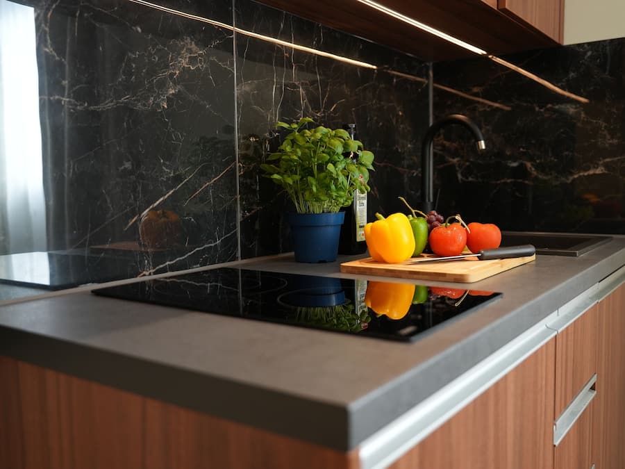 Estúdio Comfort | Roupa hipoalergénica, com mobília individualizada, secretária