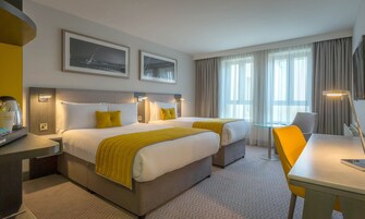 Cofres nos quartos, escrivaninha, espaço de trabalho para notebook