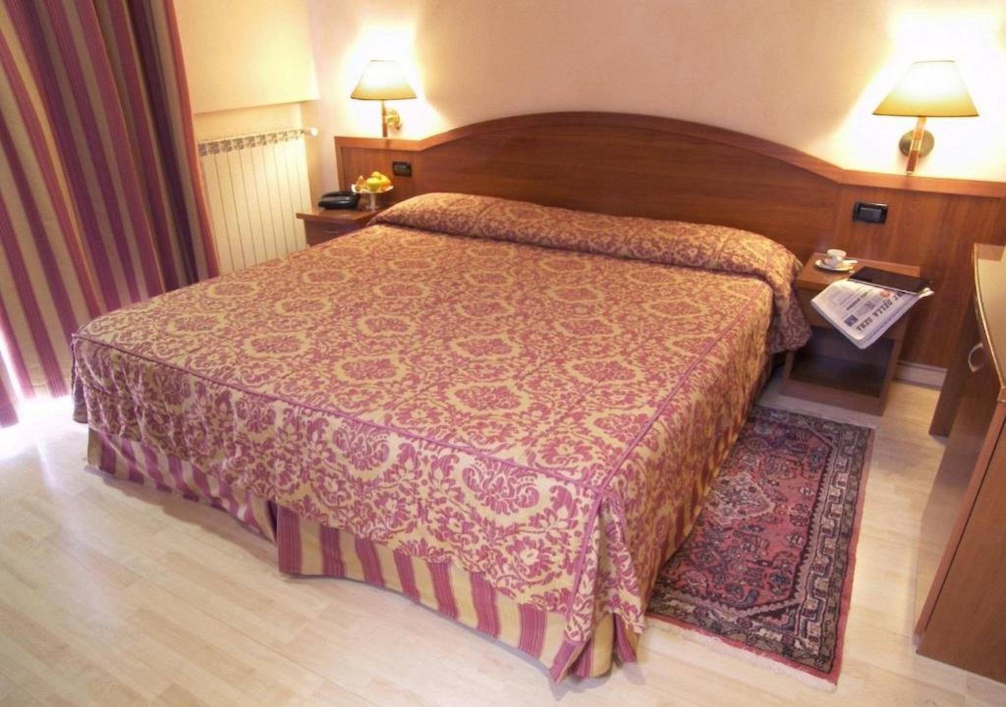 Escrivaninha, Wi-Fi de cortesia, roupa de cama