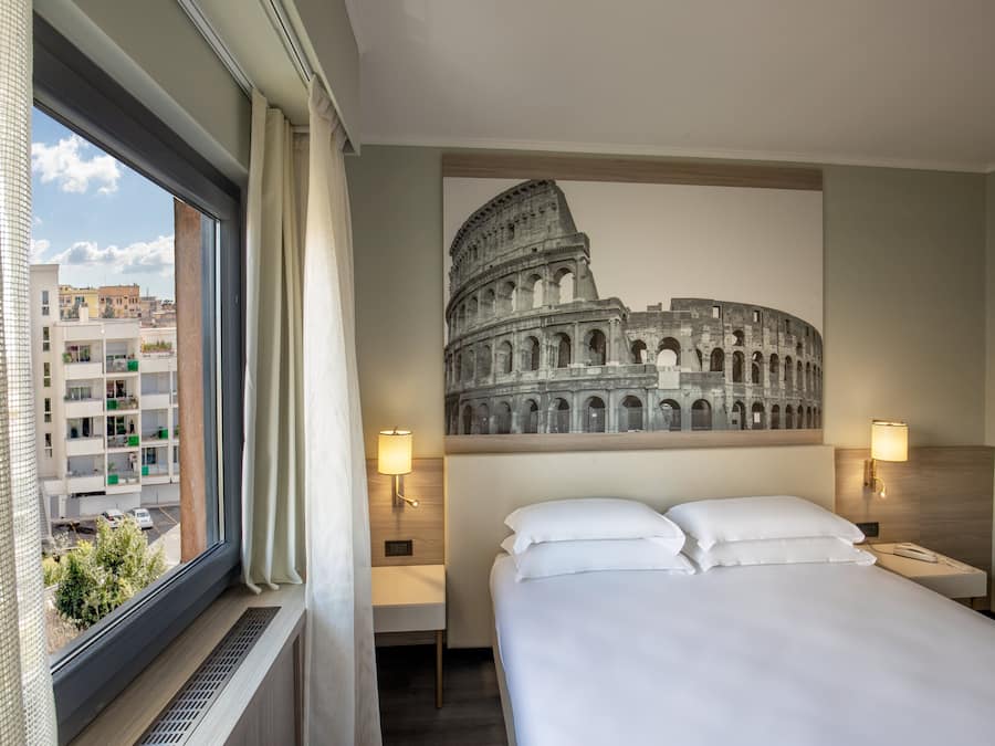 Quarto Duplo Superior | Minibar, cofre no quarto, secretária, Wi-fi grátis