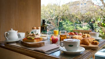 Pequeno-almoço tipo buffet diário (20 EUR por pessoa)