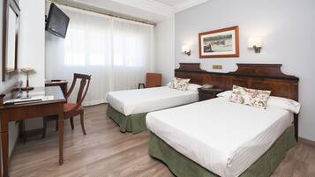 Roupa de alta qualidade, minibar, cofre no quarto, secretária