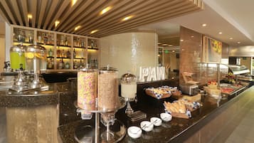 Pequeno-almoço tipo buffet diário (270.00 MXN por pessoa)