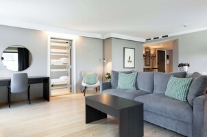 Quarto (Master) | Roupas de cama premium, camas com colchões pillow-top, escrivaninha