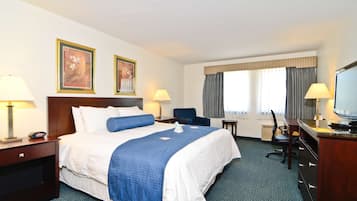 Secretária, ferro/tábua de engomar, Wi-fi grátis