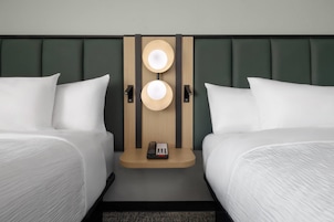 Quarto, 2 camas de casal, para não fumantes | Escrivaninha, cortinas blackout, ferros/tábuas de passar roupa