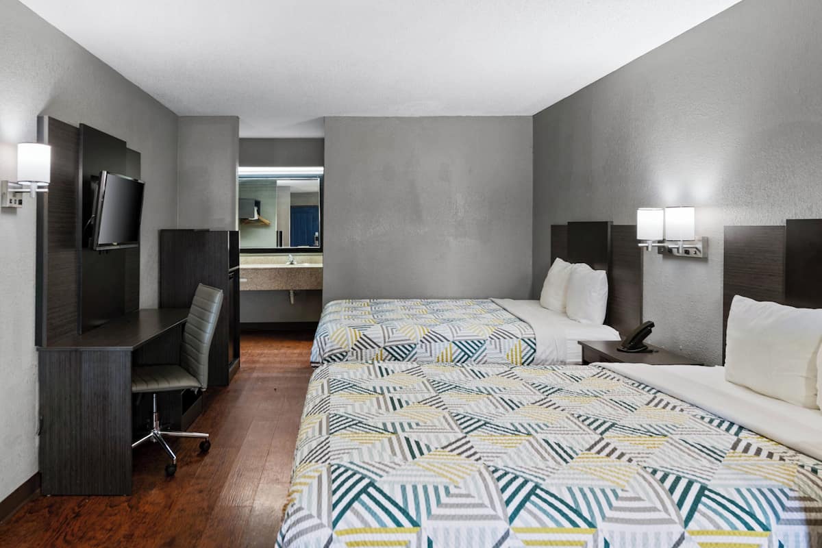 Secretária, ferro/tábua de engomar, Wi-fi grátis