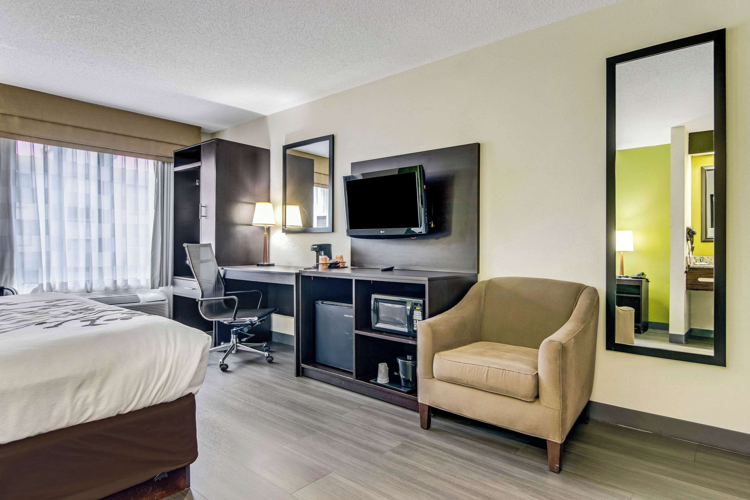 Quarto Standard, 1 cama queen-size, não fumadores | Secretária, cortinas/cortinados opacos, quartos insonorizados 