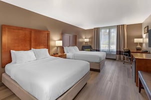 Quarto Standard, 2 camas queen-size, não fumadores | Cofre no quarto, secretária, quartos insonorizados
