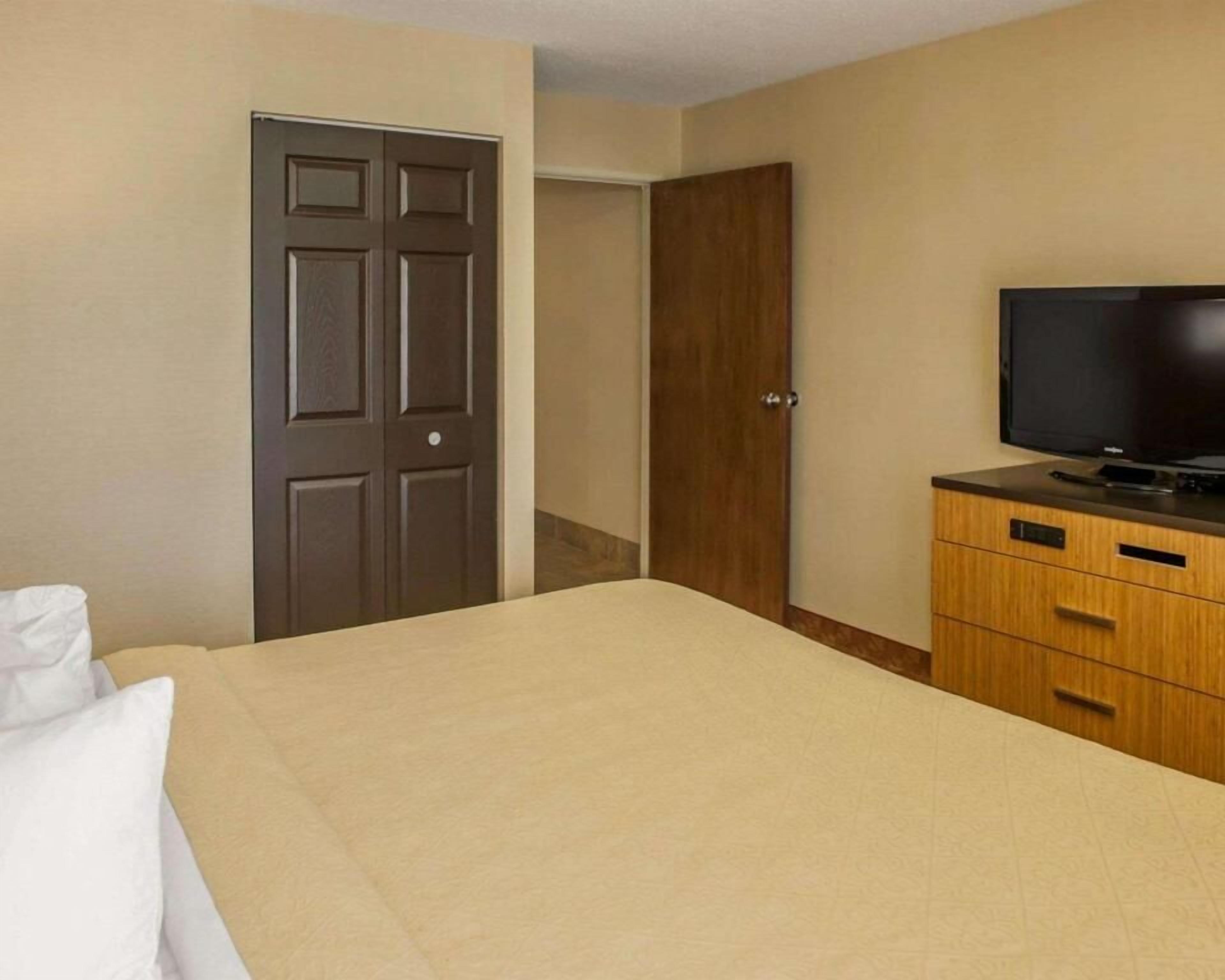 1 quarto, edredões de penas, camas de colchão pillowtop 