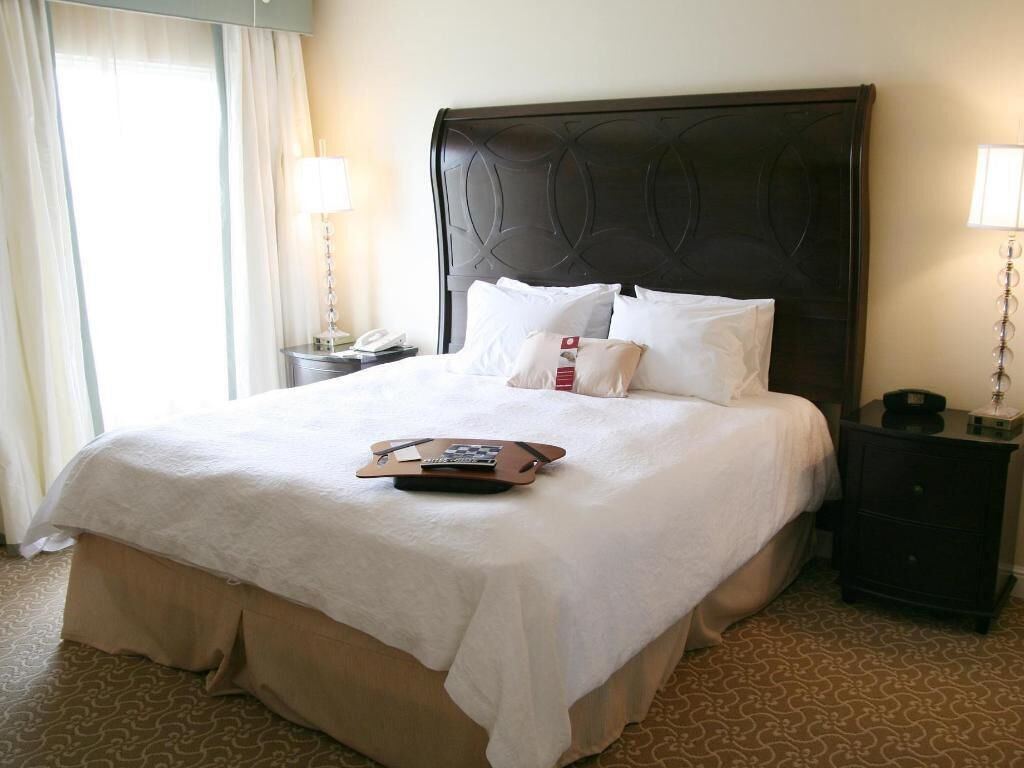 Cofres nos quartos, escrivaninha, espaço de trabalho para notebook