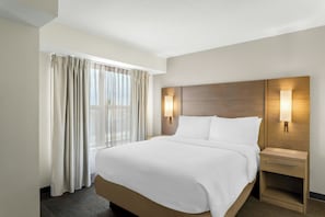 Roupas de cama premium, cofres nos quartos, escrivaninha