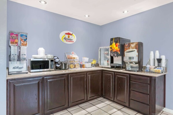 Café da manhã para viagem grátis todos os dias